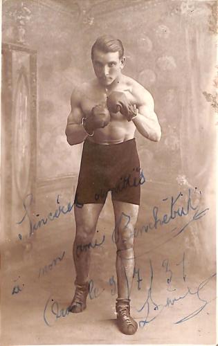 Carte postale dédicacée par un boxeur a déterminer.